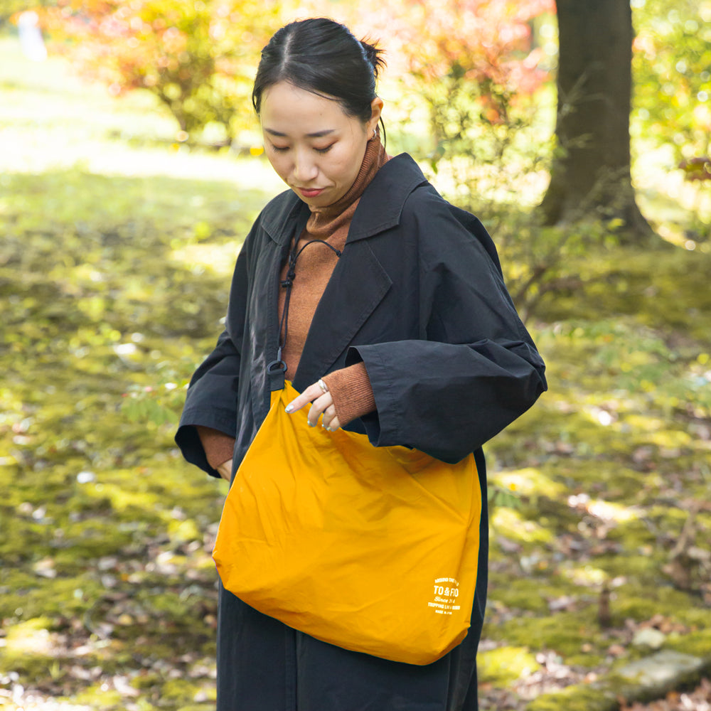 ULTIMATE LIGHT SHOULDER BAG -MELLOW- – TO&FRO 軽さをもってでかけよう。